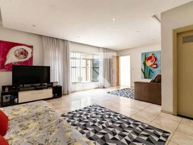 Casa para alugar com 300m², 4 quartos e 5 vagas