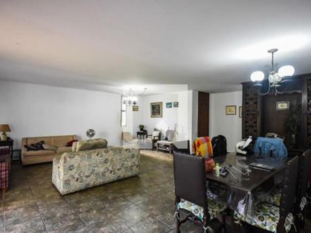Casa para alugar com 300m², 4 quartos e 5 vagas