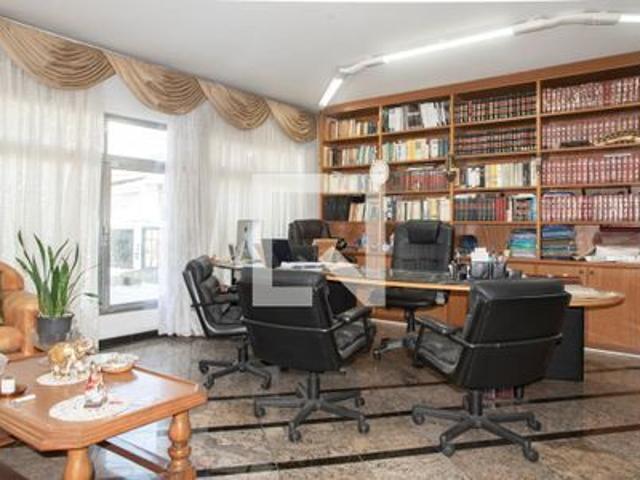 Casa para alugar com 300m², 4 quartos e 5 vagas
