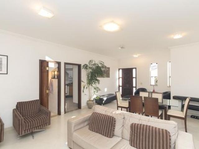 Casa para alugar com 300m², 4 quartos e 6 vagas