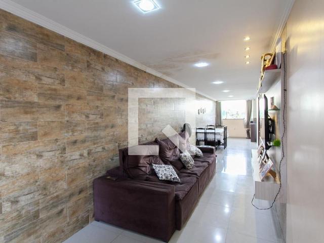 Casa para alugar com 300m², 4 quartos e 6 vagas
