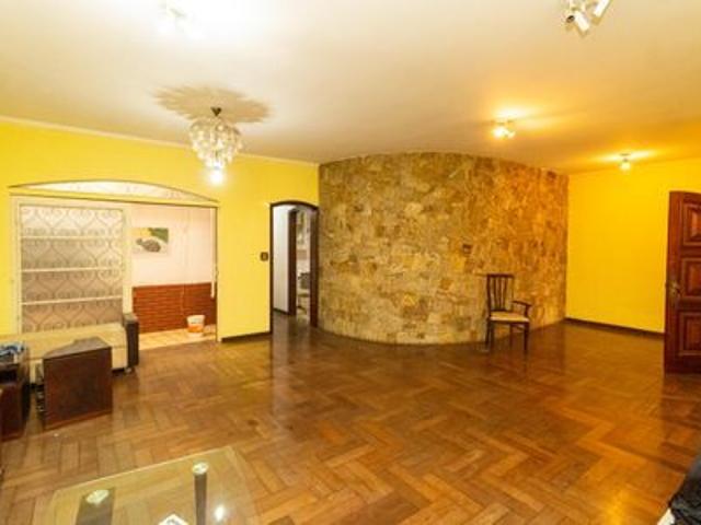 Casa para alugar com 300m², 4 quartos e 7 vagas