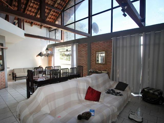 Casa para alugar com 300m², 5 quartos e 6 vagas