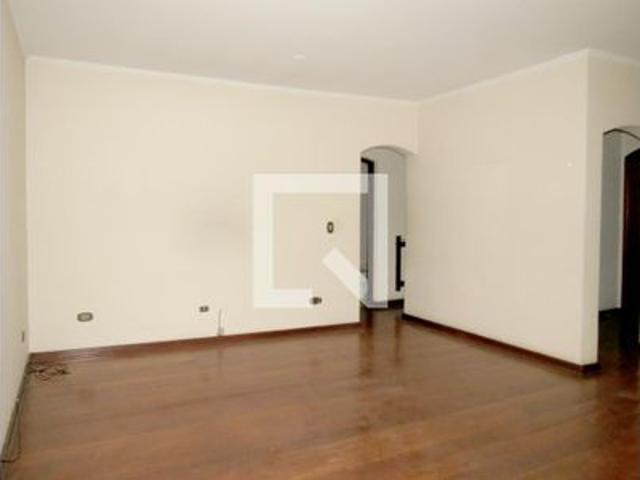 Casa para alugar com 302m², 4 quartos e 4 vagas