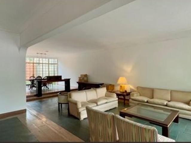 Casa para alugar com 306m², 4 quartos e 4 vagas