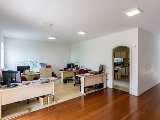 Casa para alugar com 309m², 4 quartos e 8 vagas
