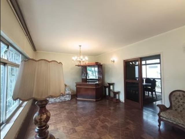 Casa para alugar com 316m², 5 quartos e 3 vagas