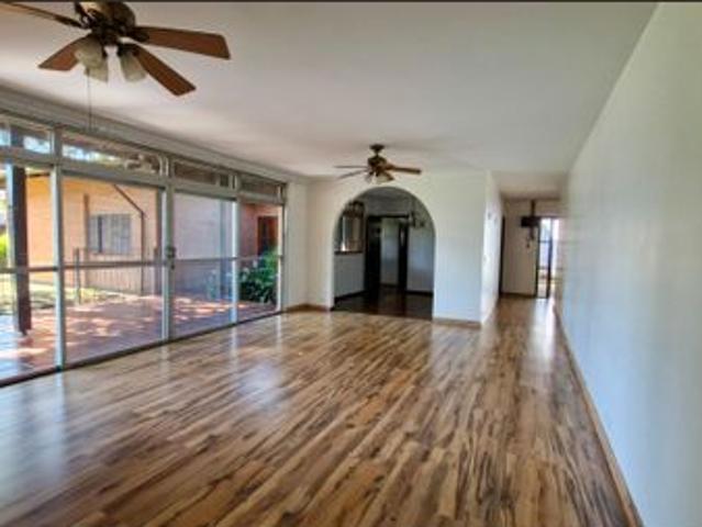 Casa para alugar com 316m², 5 quartos e 4 vagas