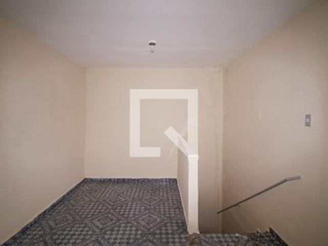 Casa para alugar com 31m², 1 quarto e sem vaga