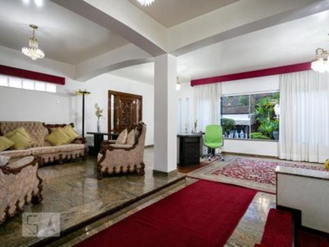 Casa para alugar com 320m², 4 quartos e 4 vagas