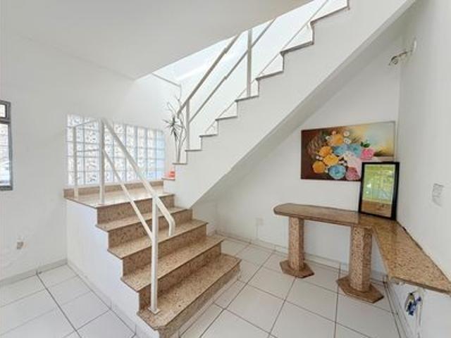 Casa para alugar com 320m², 4 quartos e 6 vagas