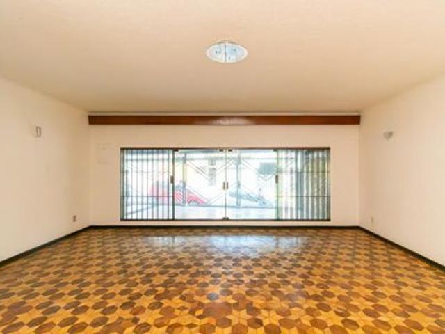 Casa para alugar com 325m², 3 quartos e 4 vagas