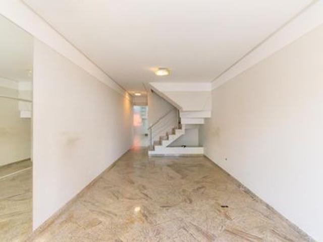Casa para alugar com 325m², 6 quartos e 5 vagas