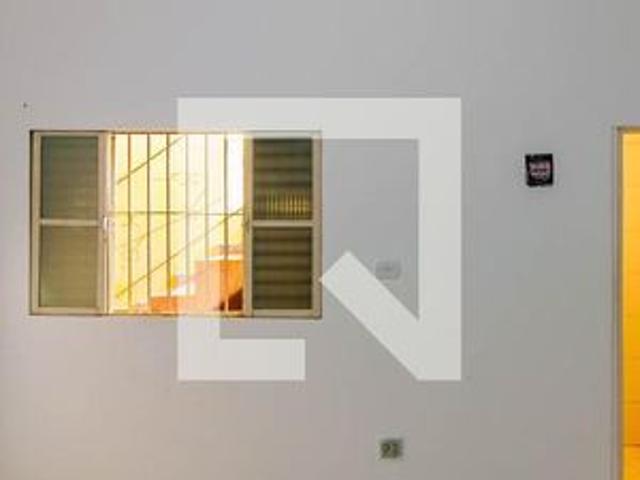 Casa para alugar com 32m², 1 quarto e sem vaga