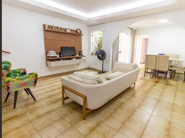 Casa para alugar com 330m², 4 quartos e 2 vagas