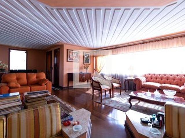 Casa para alugar com 330m², 4 quartos e 4 vagas