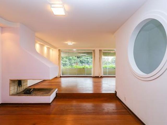 Casa para alugar com 330m², 4 quartos e 5 vagas
