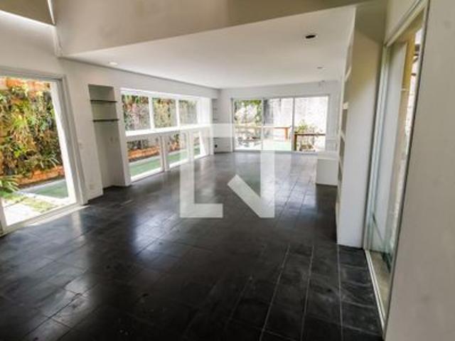 Casa para alugar com 335m², 3 quartos e 4 vagas