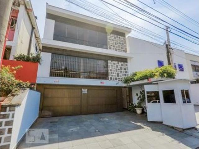 Casa para alugar com 336m², 4 quartos e 4 vagas
