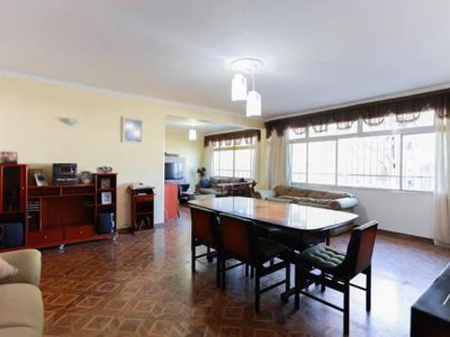Casa para alugar com 337m², 4 quartos e 5 vagas