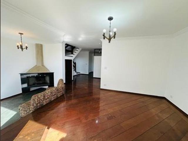 Casa para alugar com 340m², 4 quartos e 5 vagas