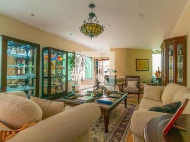 Casa para alugar com 340m², 5 quartos e 4 vagas