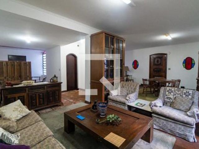 Casa para alugar com 340m², 5 quartos e 4 vagas