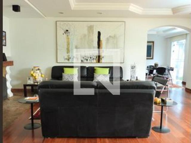 Casa para alugar com 344m², 4 quartos e 4 vagas