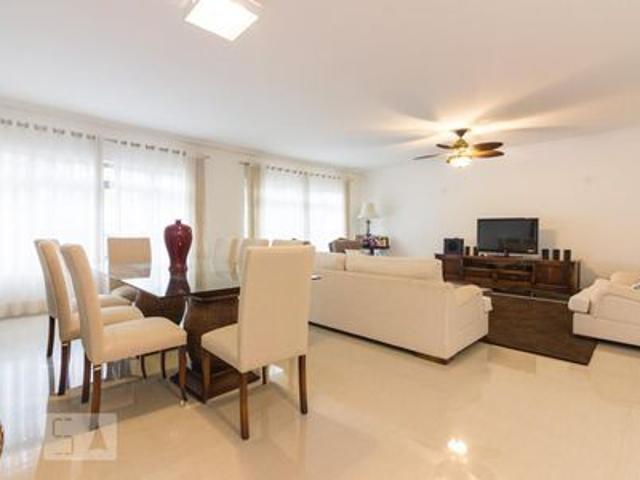 Casa para alugar com 350m², 4 quartos e 4 vagas