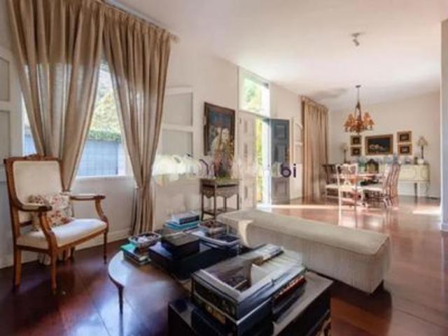 Casa para alugar com 350m², 4 quartos e 4 vagas