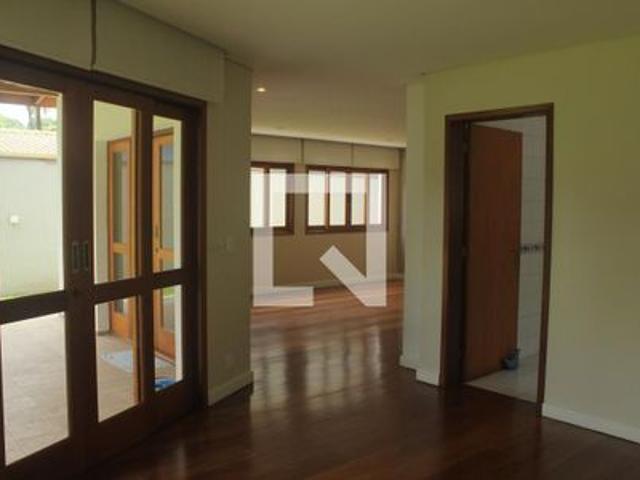 Casa para alugar com 350m², 4 quartos e 4 vagas