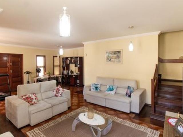 Casa para alugar com 350m², 4 quartos e 4 vagas