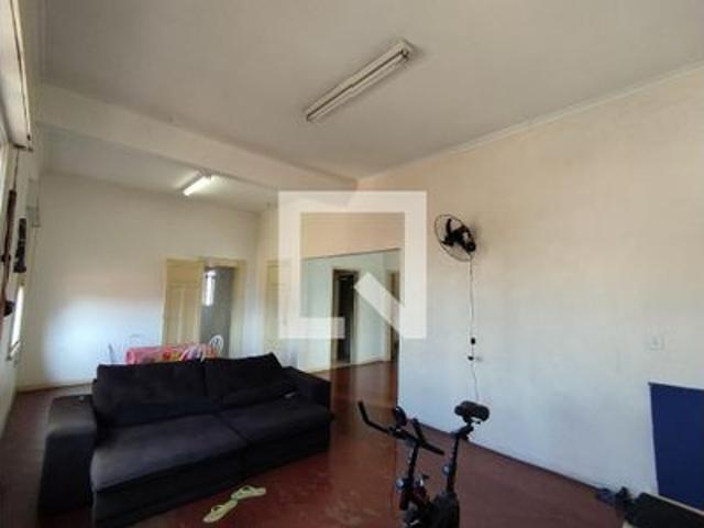 Casa para alugar com 350m², 4 quartos e 6 vagas