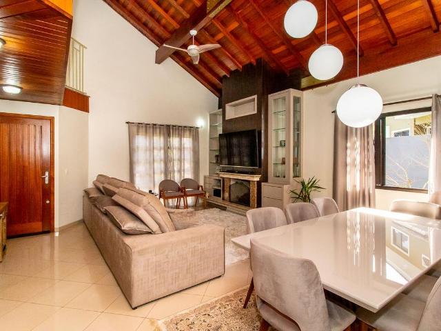 Casa para alugar com 350m², 4 quartos e 8 vagas