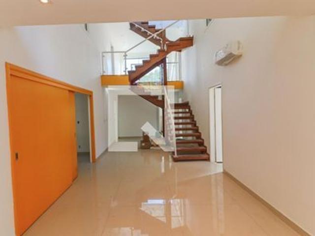 Casa para alugar com 350m², 5 quartos e 4 vagas