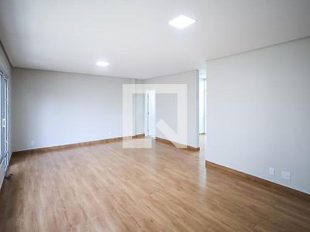Casa para alugar com 351m², 3 quartos e 5 vagas