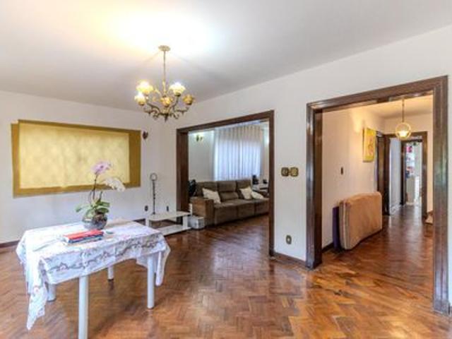Casa para alugar com 352m², 6 quartos e 4 vagas