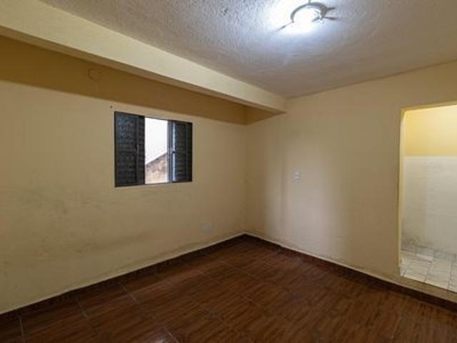 Casa para alugar com 35m², 1 quarto e sem vaga