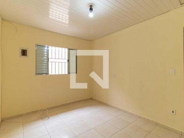 Casa para alugar com 35m², 1 quarto e sem vaga