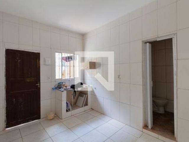 Casa para alugar com 35m², 1 quarto e sem vaga