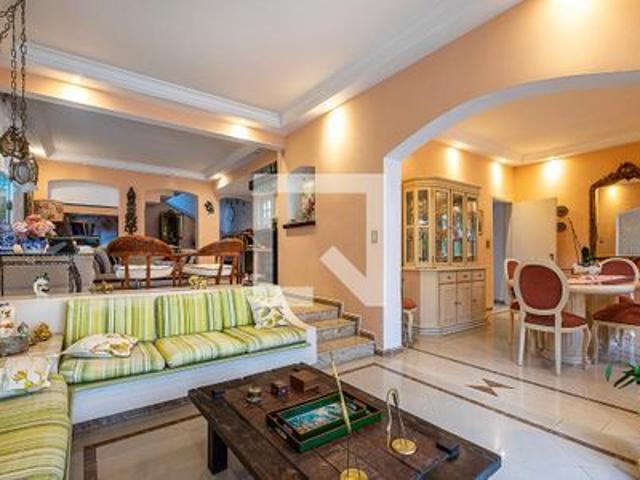 Casa para alugar com 360m², 4 quartos e 3 vagas