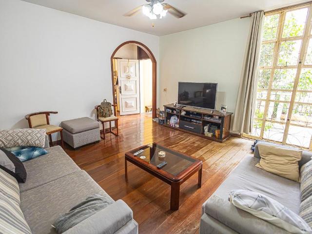 Casa para alugar com 360m², 4 quartos e 4 vagas