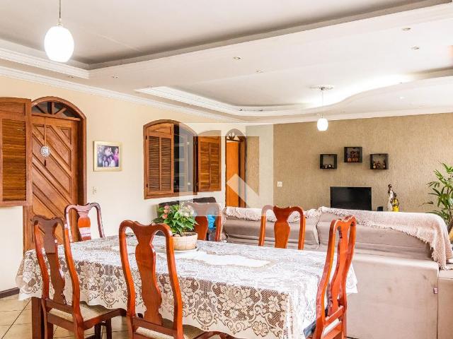 Casa para alugar com 360m², 5 quartos e 2 vagas