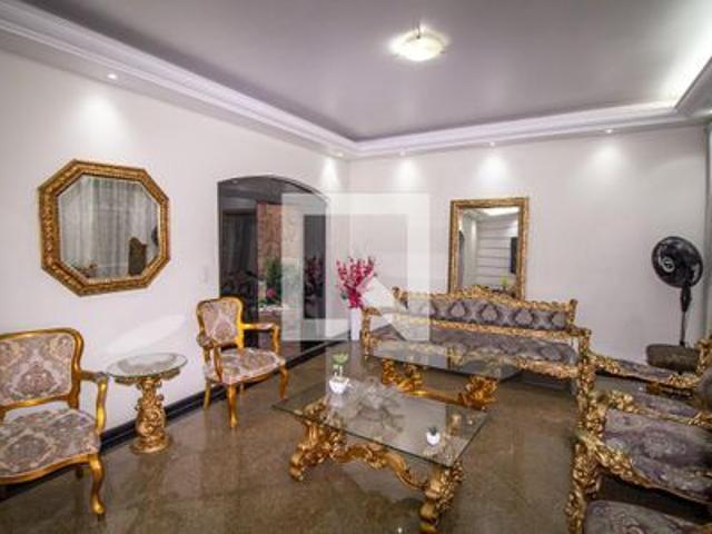 Casa para alugar com 360m², 5 quartos e 6 vagas