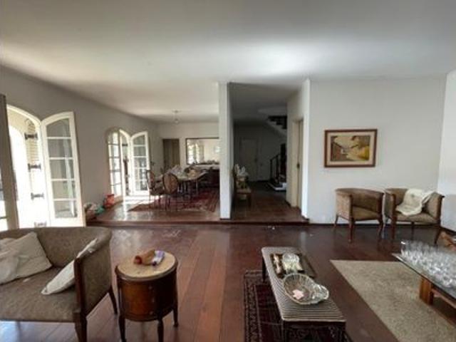 Casa para alugar com 367m², 3 quartos e 4 vagas