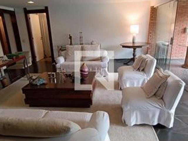Casa para alugar com 368m², 4 quartos e 4 vagas