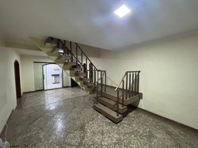 Casa para alugar com 369m², 4 quartos e 2 vagas
