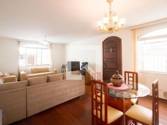 Casa para alugar com 369m², 4 quartos e 5 vagas