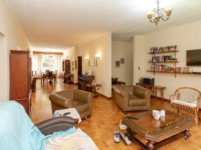 Casa para alugar com 370m², 4 quartos e 3 vagas