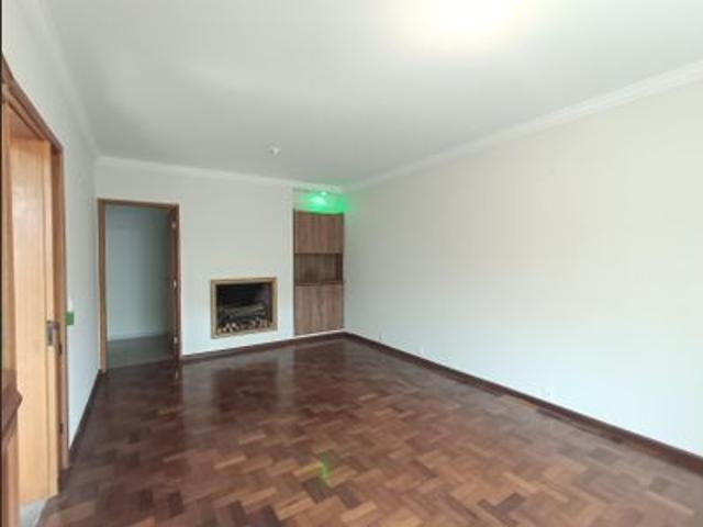 Casa para alugar com 375m², 8 quartos e 6 vagas